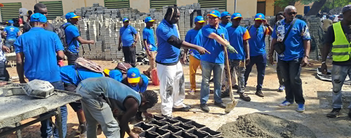 Moov Africa Burkina s’engage pour « Faso Mêbo » : 100 tonnes de ciment et des volontaires ...