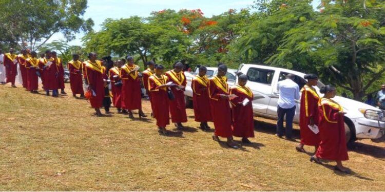 Nan okazyon fèt patwonal Monkamèl nan pawas Fon Wouj Dayè, plizyè santènn fidèl legliz katolik ...