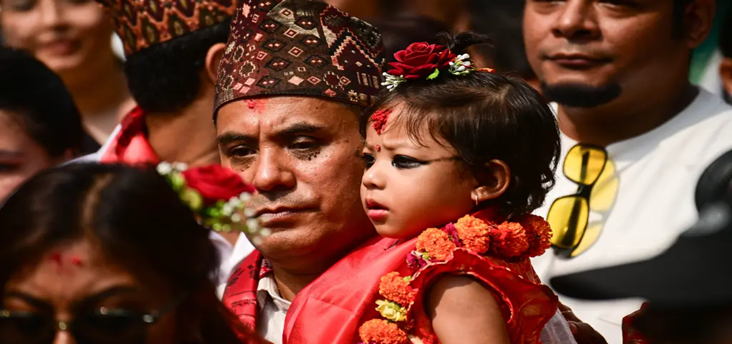 Une fillette de seulement deux ans sacrée comme la nouvelle Kumari ...